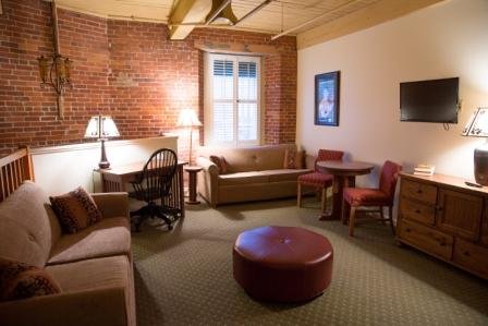 THE COMMON MAN INN - Updated December 2024 - 13 Photos & 32 Reviews ...