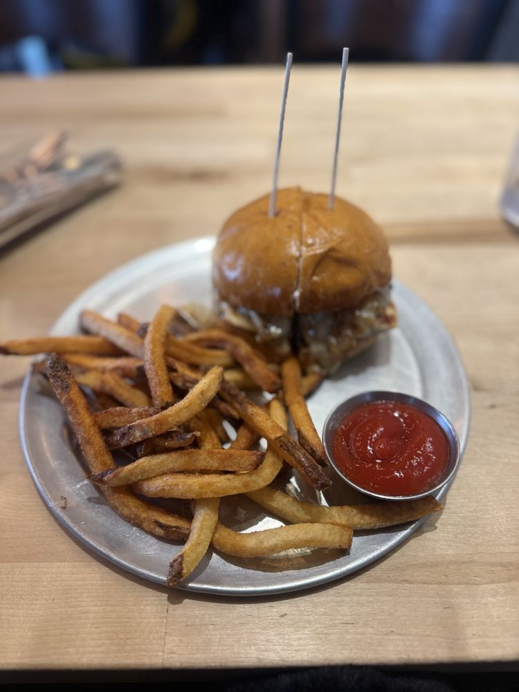 PERRYSBURGER’S - Updated December 2025 - 101 Photos & 203 Reviews - 220 ...