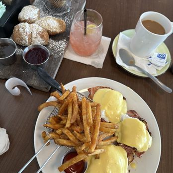 ZISTERS - Updated January 2026 - 322 Photos & 367 Real Reviews - 13425 ...