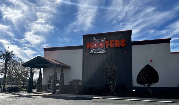 HOOTERS - Updated October 2025 - 120 Photos & 62 Reviews - 3122 Garden ...
