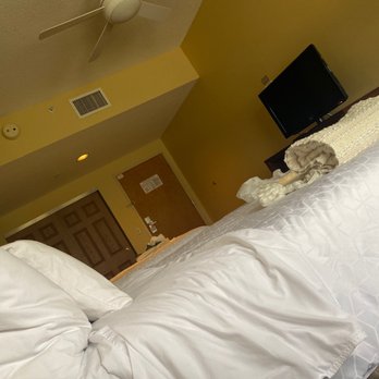 HOLIDAY INN EXPRESS WICKAM INN - Updated April 2025 - 26 Photos & 12 ...