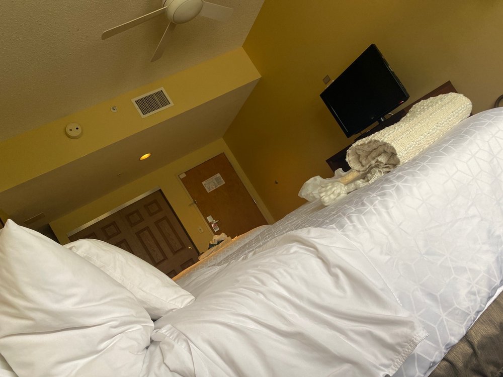 HOLIDAY INN EXPRESS WICKAM INN - Updated May 2025 - 26 Photos & 12 ...