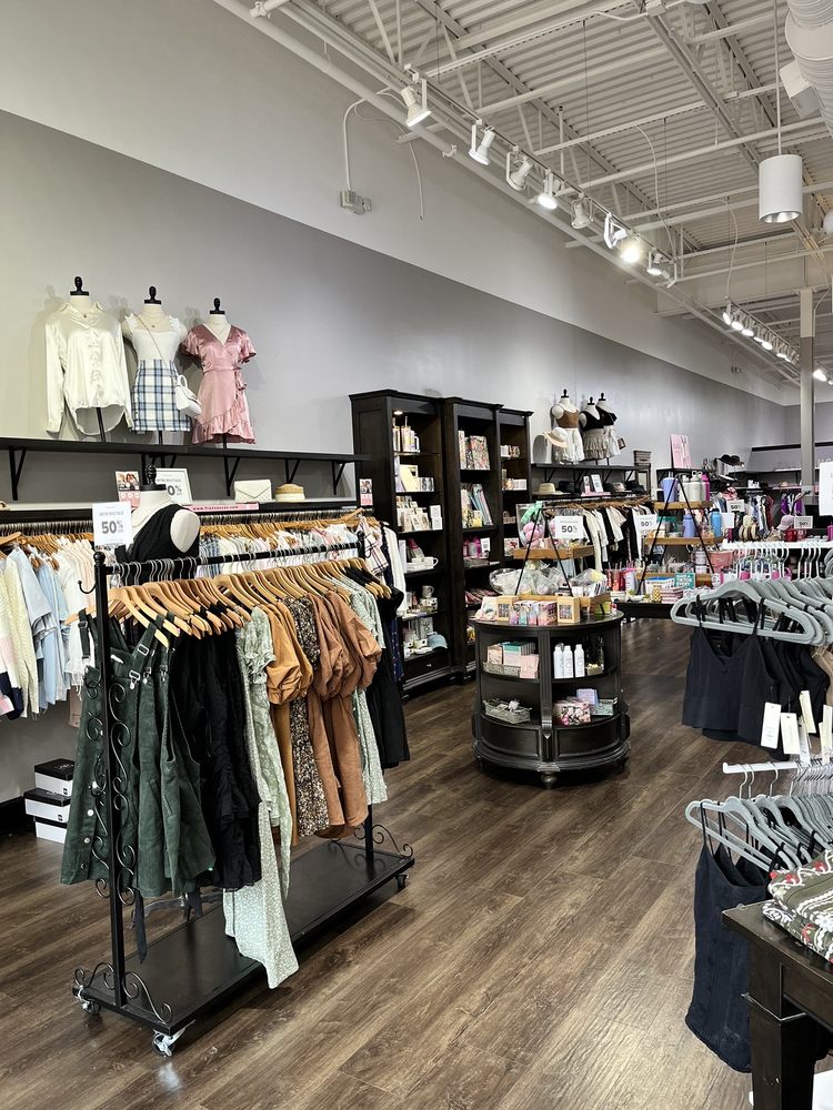 FRANCESCA’S - 11 Photos - 1600 Premium Outlets Blvd, Virginia Beach ...