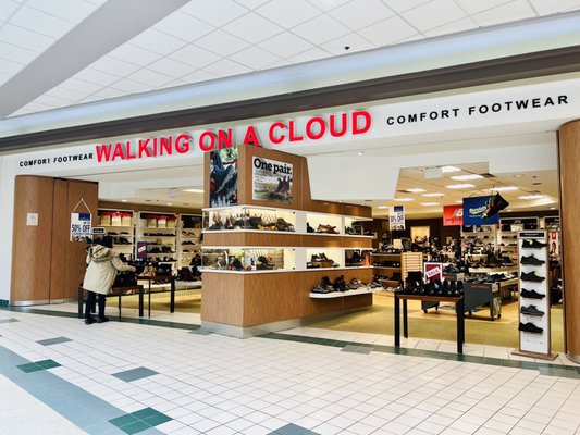 WALKING ON A CLOUD - Updated December 2025 - 35 Eglinton Square ...