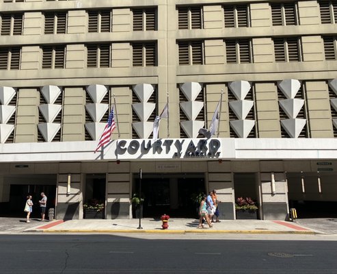 COURTYARD BY MARRIOTT CHICAGO DOWNTOWN/RIVER NORTH - 102 Photos & 150 ...