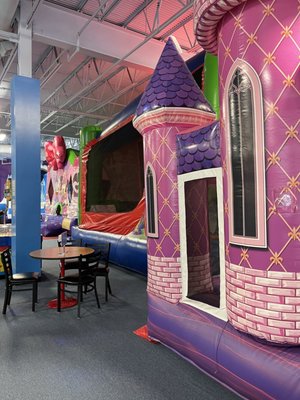 INFLATABLE WONDERLAND - 93 Photos & 80 Reviews - 11200 Lakeline Mall Dr ...