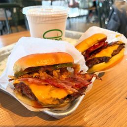 SHAKE SHACK - Updated December 2025 - 270 Photos & 151 Reviews - 103 W ...