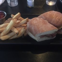 WAREHOUSE KITCHEN + SPORTS BAR - Updated July 2025 - 203 Photos & 293 ...