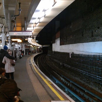 FINCHLEY ROAD STATION - Updated June 2025 - 14 Photos - Finchley Road ...