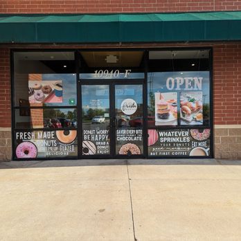 FRESH DONUTS - Updated October 2025 - 22 Photos - 10940 Parallel Pkwy ...