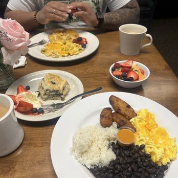 BERRY SWEET KITCHEN - Updated September 2024 - 252 Photos & 282 Reviews ...