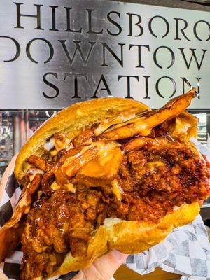 ALI’S HOT CHICKEN & SMASH BURGER - Updated June 2024 - 22 Photos - 320 ...