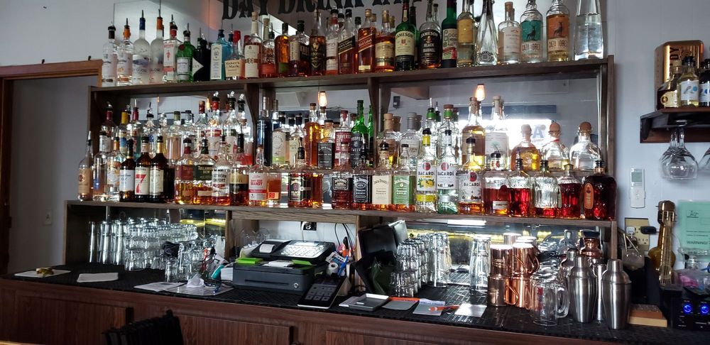 DAY DRINK INN - Updated January 2026 - 11 Photos - 312 W Plainfield Ave ...