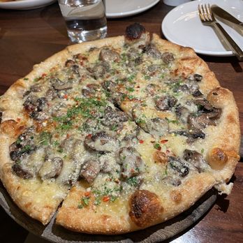 GIULIA - Updated June 2024 - 301 Photos & 161 Reviews - 215 S 4th St ...