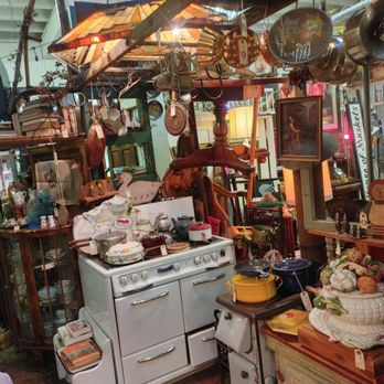 MEMORY DEN ANTIQUE MALL - Updated February 2025 - 190 Photos & 42 ...