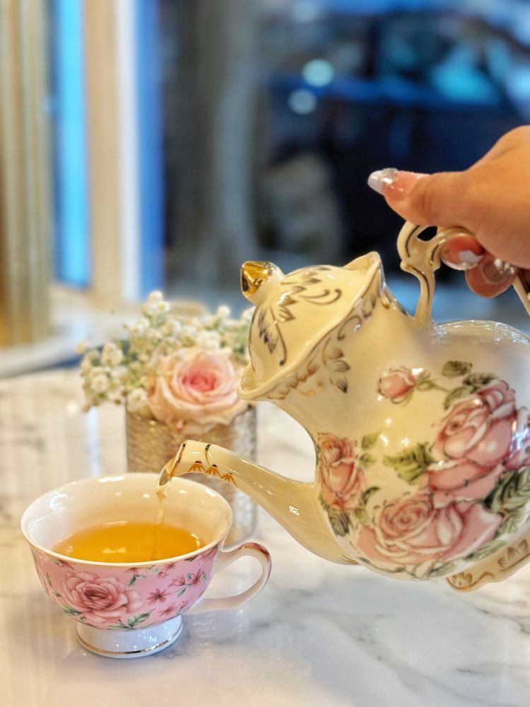 LITTLE HEN - Updated December 2024 - 103 Photos & 33 Reviews - 155 ...