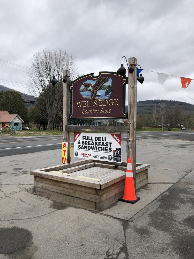 WELLS EDGE COUNTRY STORE - Updated October 2025 - 10 Photos - 1488 NY ...