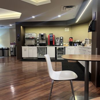 HAWAIIAN AIRLINES PREMIER CLUB LOUNGE - Updated January 2025 - 490 ...