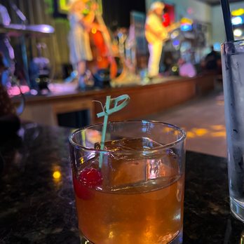 CROSSROADS SALOON AND STEAKHOUSE - Updated May 2025 - 339 Photos & 625 ...