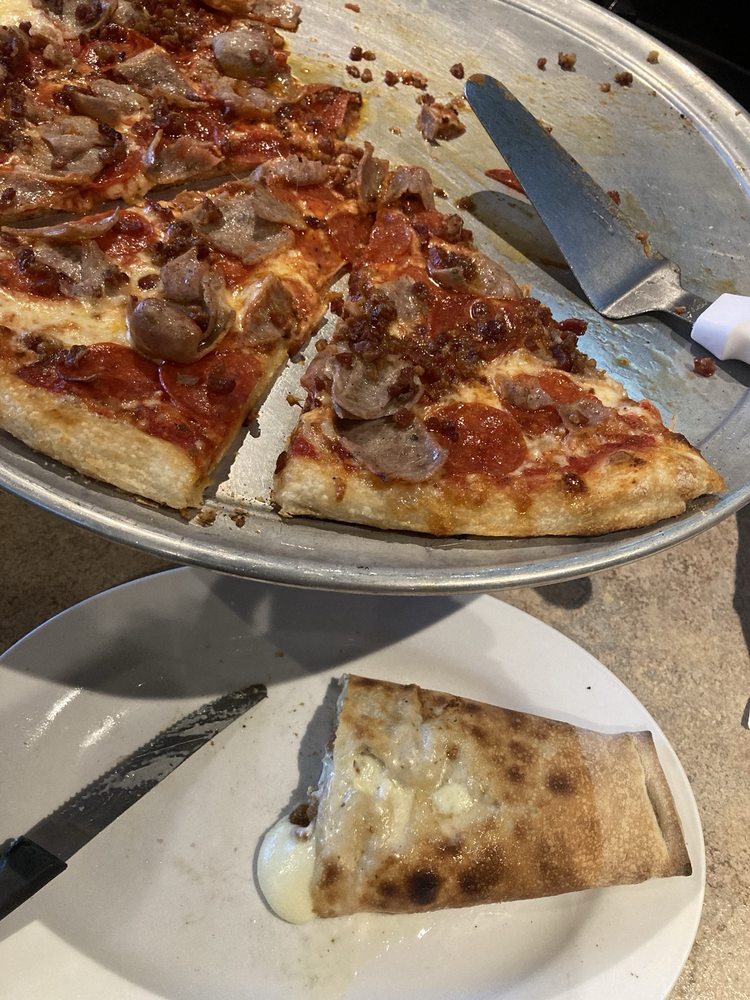 GRANDE PIZZA - Updated October 2025 - 62 Reviews - 301-315 S Blakely St ...