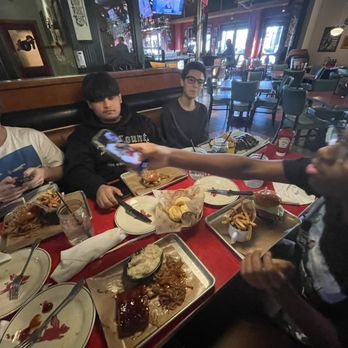 LUCILLE’S SMOKEHOUSE BAR-B-QUE - Updated March 2024 - 2375 Photos ...