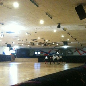 RAINBOW RINK SKATING & ENTERTAINMENT CENTER - 29 Photos & 16 Reviews ...