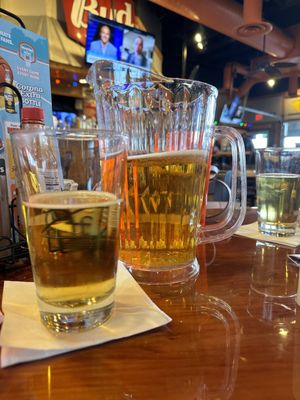 HOOTERS - Updated July 2024 - 65 Photos & 65 Reviews - 6100 SW 10th Ave ...