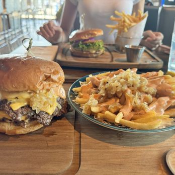 LOUD BURGER - Updated August 2024 - 205 Photos & 248 Reviews - 22497 ...