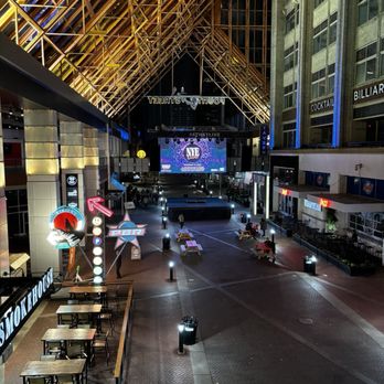 FOURTH STREET LIVE! - Updated December 2025 - 335 Photos & 122 Reviews ...