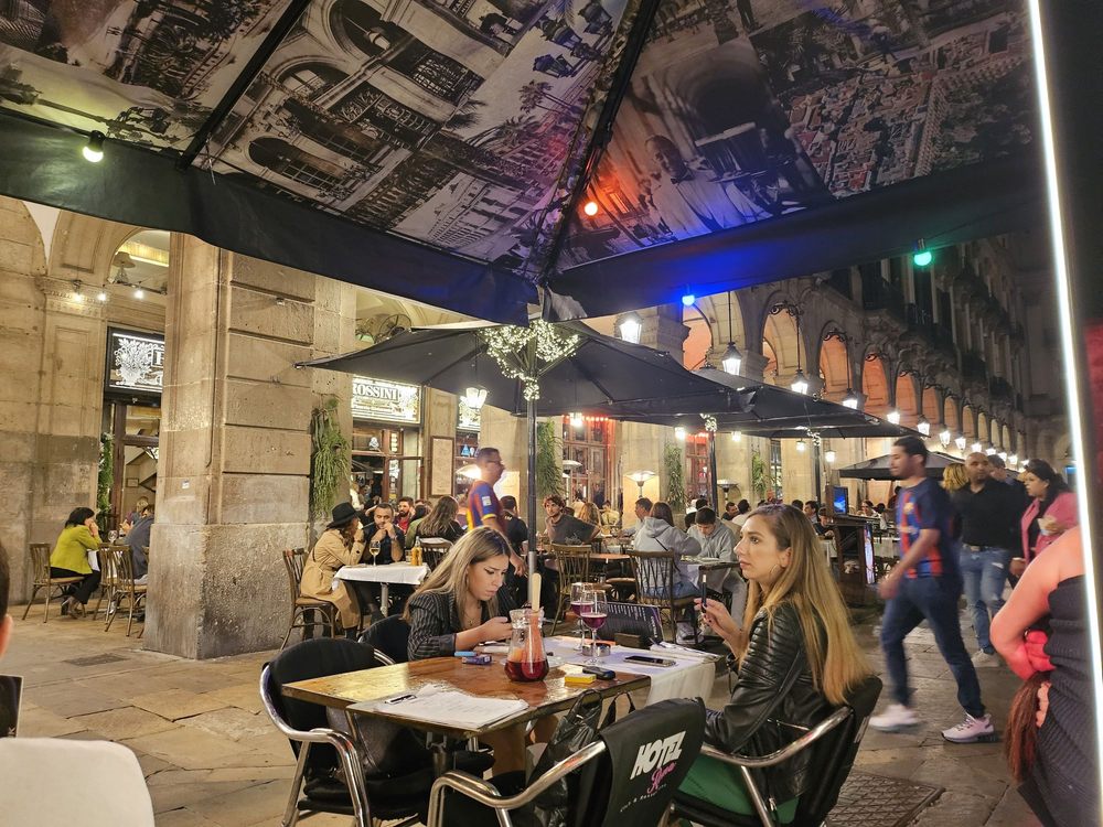 HOTEL ROMA REIAL - Updated July 2025 - Plaça Reial, Pirkanmaa ...