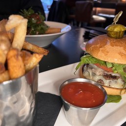 MARQUEE AT THE LANDING - 124 Photos & 55 Reviews - 123 West Columbia St ...