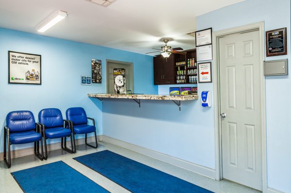 UNIVERSAL AUTO CENTER - Updated November 2025 - 57 Photos & 60 Reviews ...