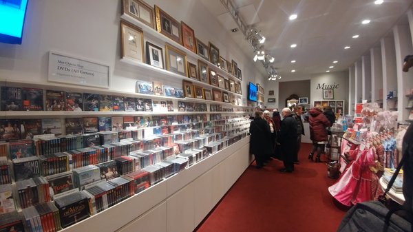 MET OPERA SHOP - Updated April 2025 - 18 Photos & 11 Reviews - Lincoln ...