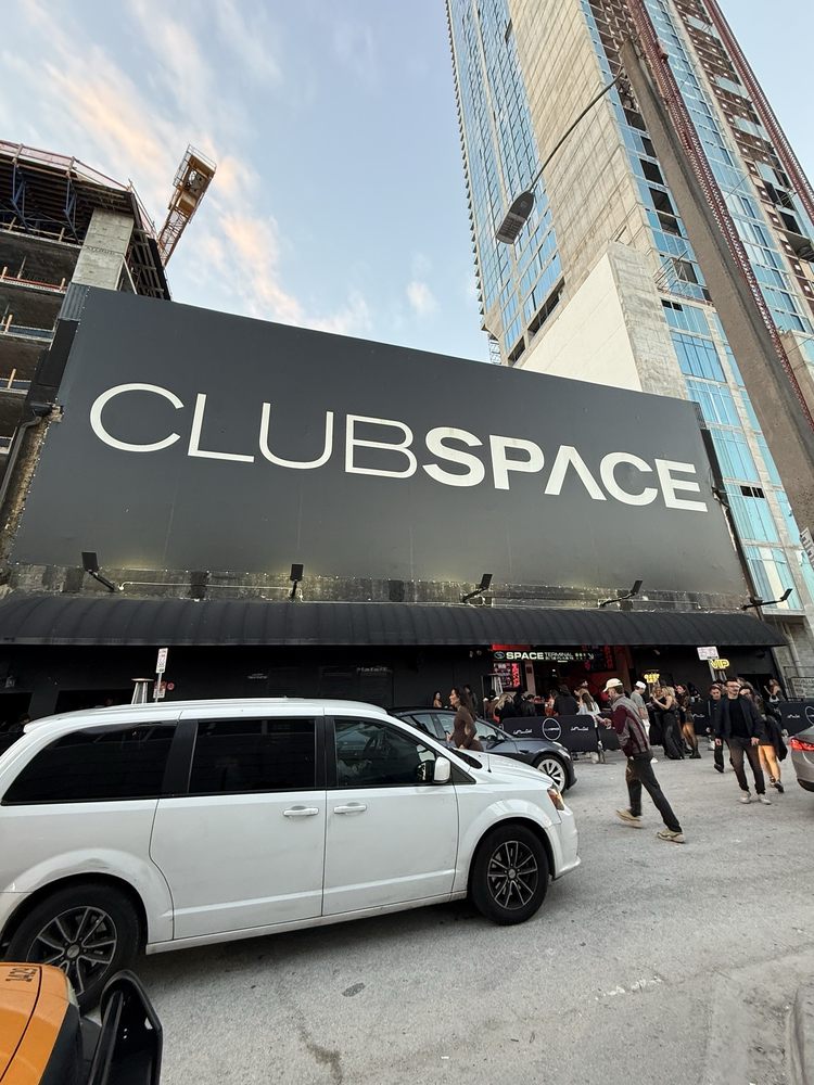 CLUB SPACE - Updated October 2025 - 233 Photos & 416 Reviews - 34 NE ...