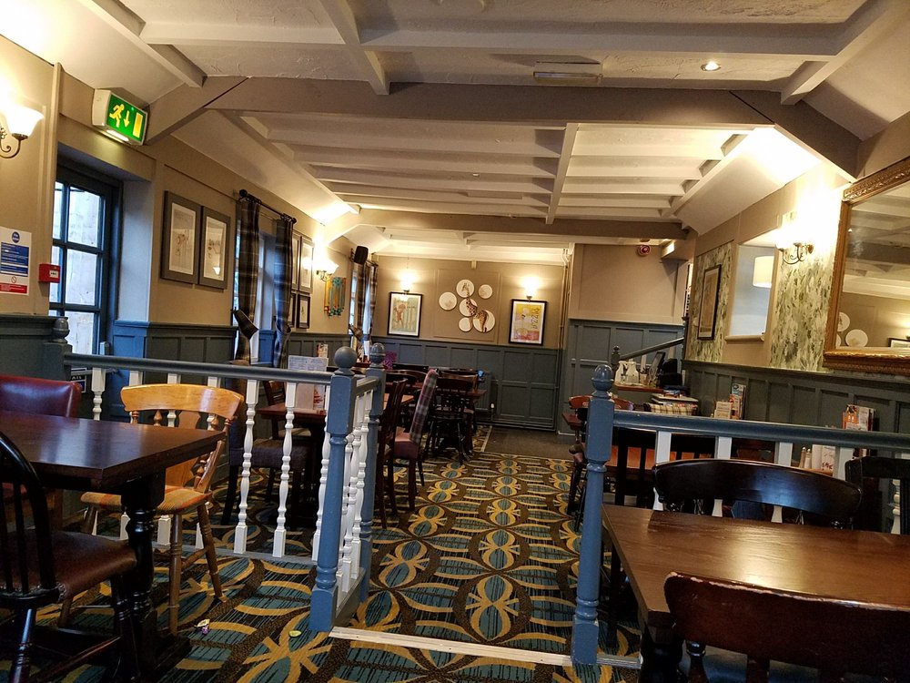 HOLLYBUSH INN - Updated October 2025 - 15 Reviews - Pendwyallt Road ...