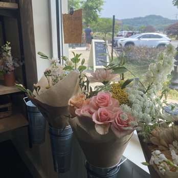 THE FLOWER KITCHEN - Updated June 2024 - 27 Photos & 14 Reviews - 1109 Davenport Blvd, Franklin ...