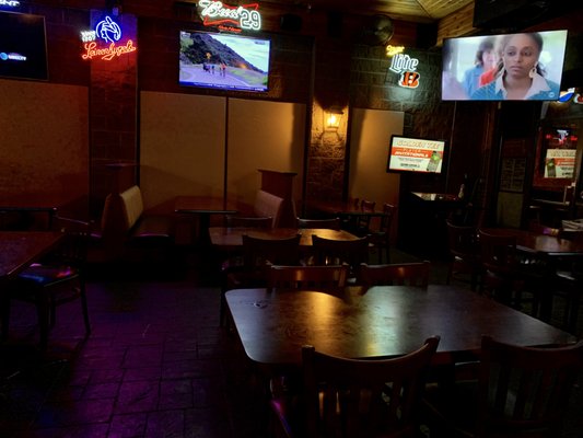 CROSSROADS SPORTS BAR & GRILL - 24 Photos & 42 Reviews - 5790 Cheviot ...