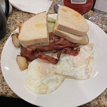 FLYING PIG CAFE - Updated May 2024 - 225 Photos & 245 Reviews - 825 Rt ...