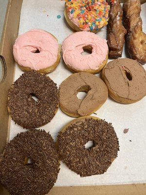 RI GUY’S DONUTS - Updated December 2025 - 17 Photos & 28 Reviews - 621 ...