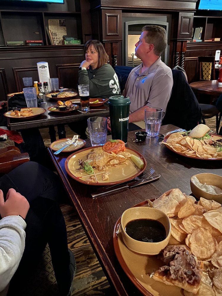 DUBLIN SQUARE IRISH PUB - 50 Photos & 165 Reviews - 327 Abbot Rd, East ...