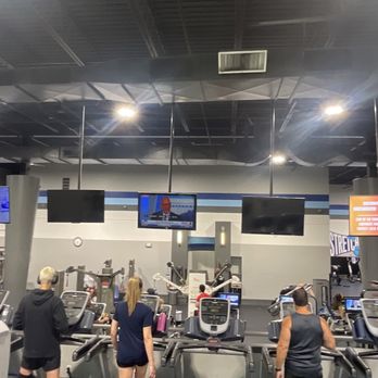 CRUNCH FITNESS - PARAMUS - Updated August 2025 - 70 Photos & 107 ...