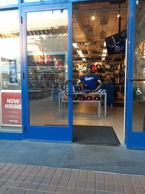 LIDS LOCKER ROOM - Updated July 2025 - 21 Photos & 42 Reviews - 631 ...