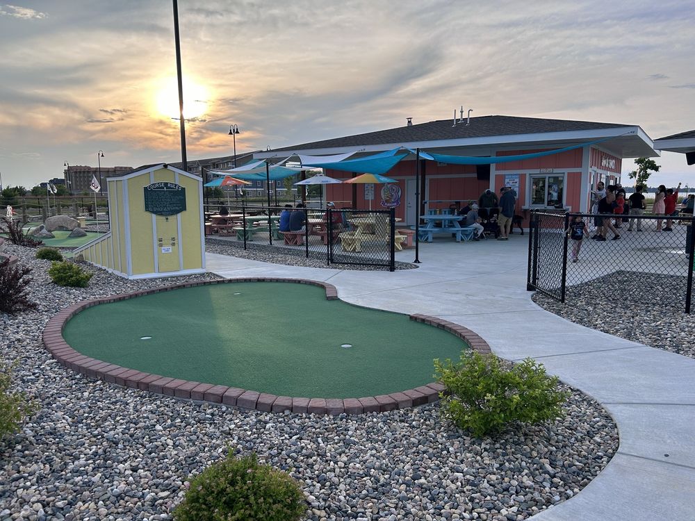 BOARDWALK - Updated December 2025 - 16 Photos - 610 Lake Shore Dr NE ...