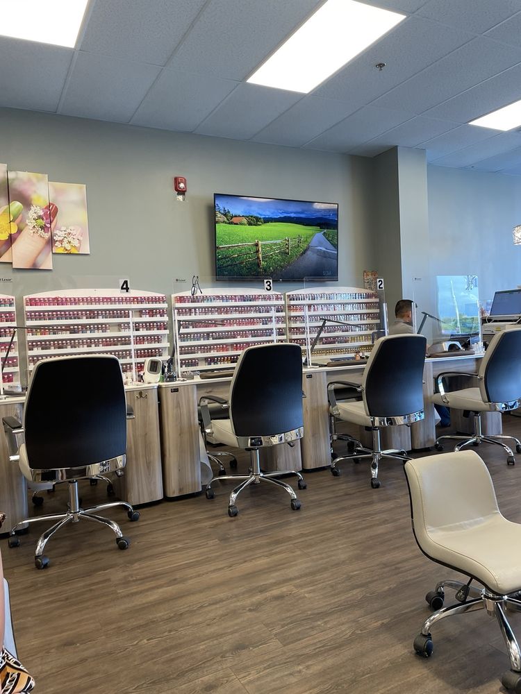 B NAIL AND SPA - Updated August 2025 - 3421 Freedom Dr, Springfield ...
