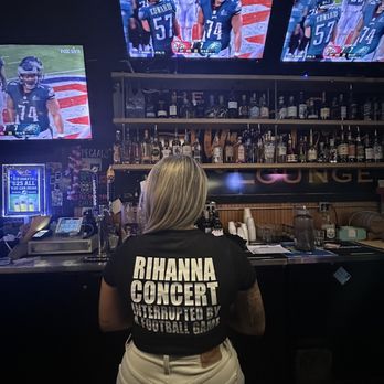 MIS-CUE LOUNGE - Updated January 2026 - 38 Photos & 36 Reviews - 975 NE ...