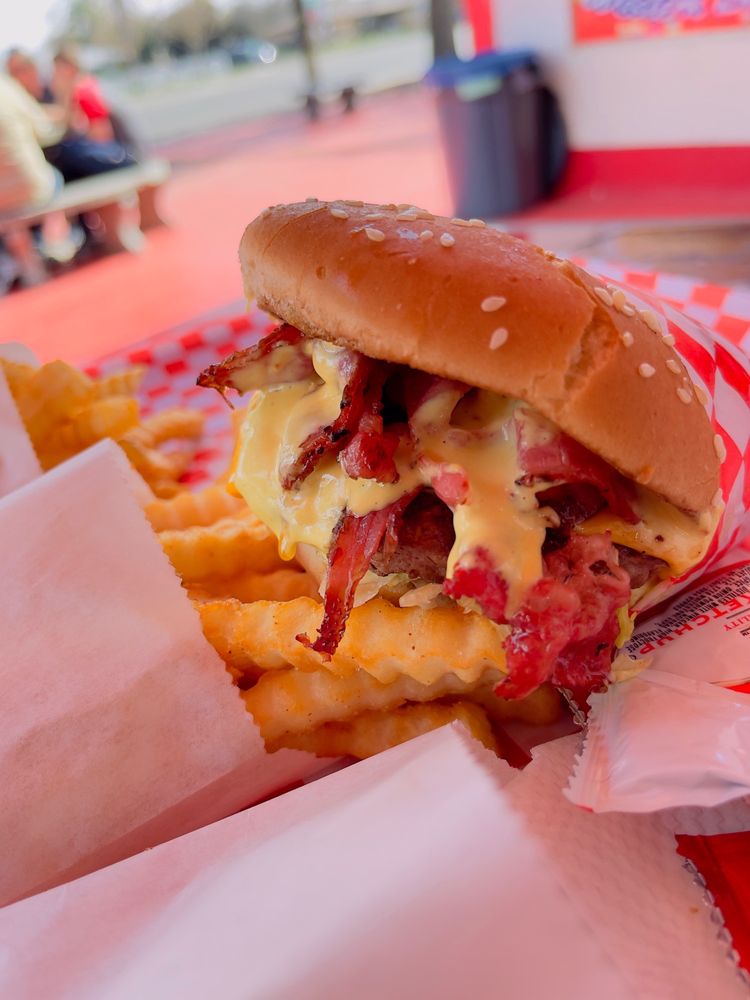 SAM’S BURGERS - Updated October 2025 - 122 Photos & 105 Reviews - 4483 ...