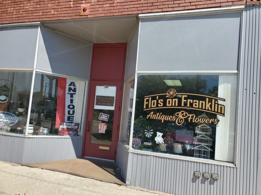 FLO’S ON FRANKLIN ANTIQUES & FLOWERS - Updated October 2025 - Request ...