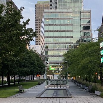 SQUARE VICTORIA - Updated November 2024 - 28 Photos - Rue Du Square ...