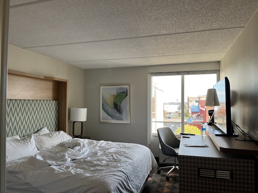 HOLIDAY INN & SUITES ROCHESTER - MARKETPLACE - Updated October 2025 ...