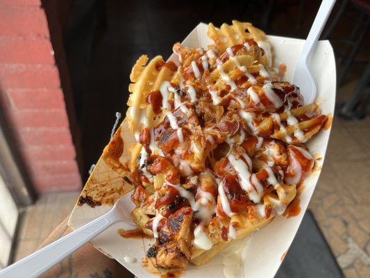 WAYSIDE AT LOVE BUZZ - Updated March 2025 - 13 Photos - 3011 Pershing ...